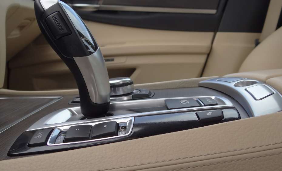 Comment conduire une voiture automatique pour la première fois? Comment conduire une voiture automatique pour la première fois?